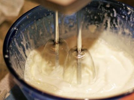 How to Make Your Own Sunscreen Lotion - Keeper of the Home